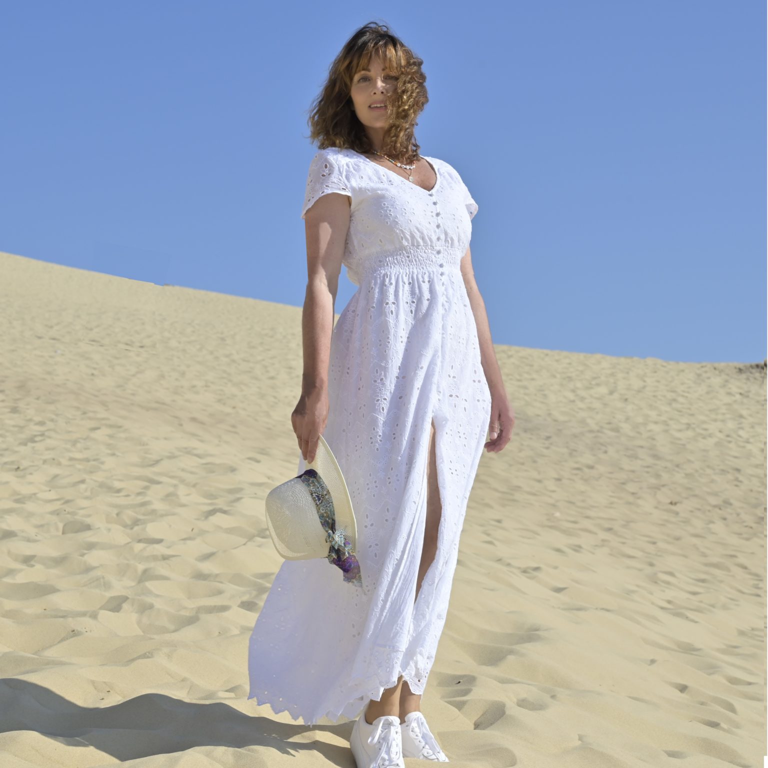 Comment bien porter la robe en broderie anglaise ou en dentelle cet été