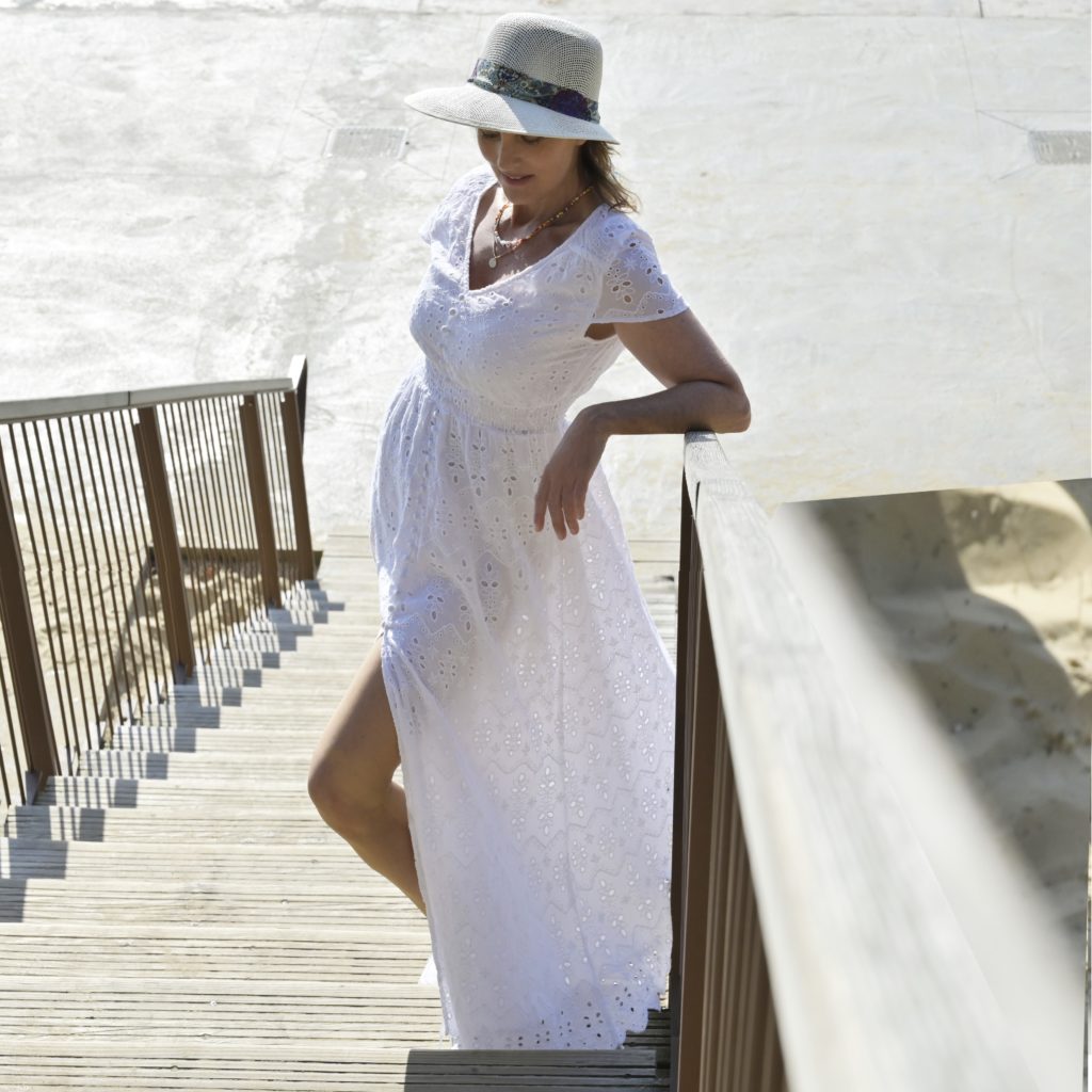 Comment bien porter la robe en broderie anglaise ou en dentelle cet été